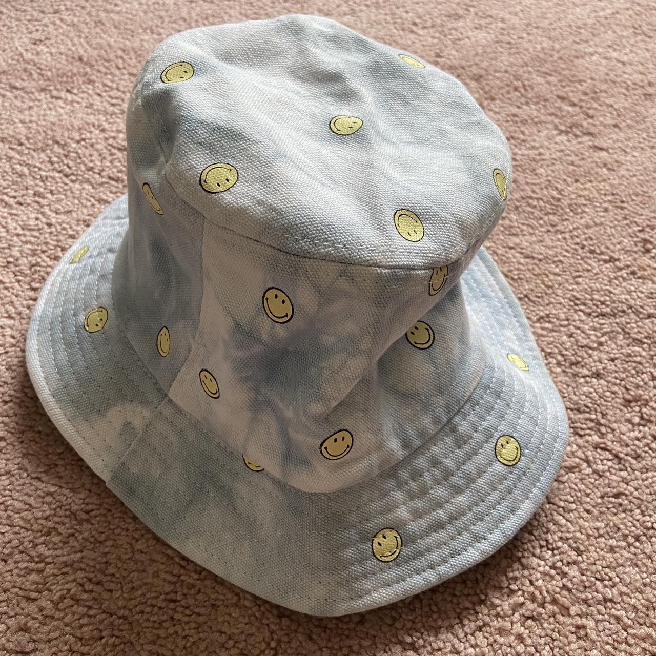 Smiley face bucket hat bought at PacSun Only worn a... - Depop