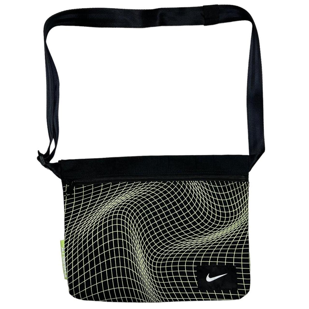 Nike DSMX Bag Sick piece, very rare 2000’s product... - Depop