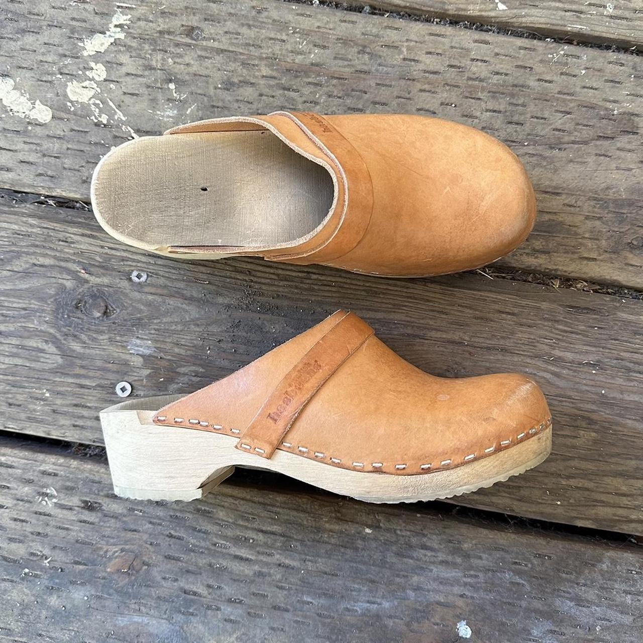 70s tan and cream leather clogs, size 6 Has some... - Depop