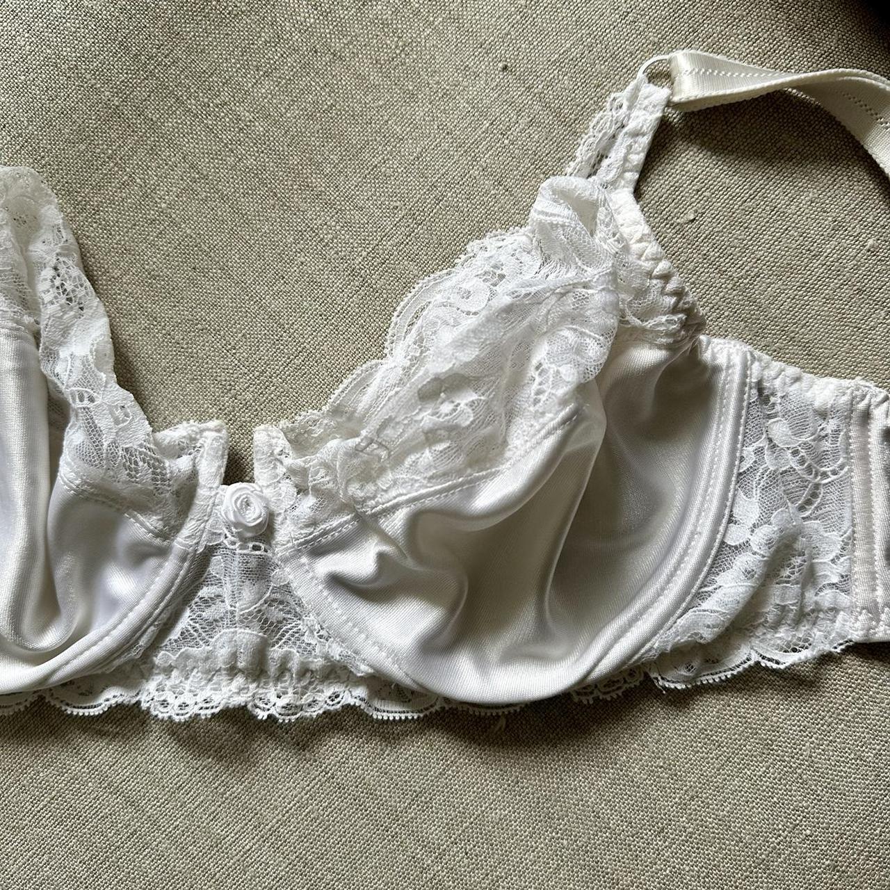 VINTAGE WHITE LACE BRA - Tina Amos - 36 DD -... - Depop
