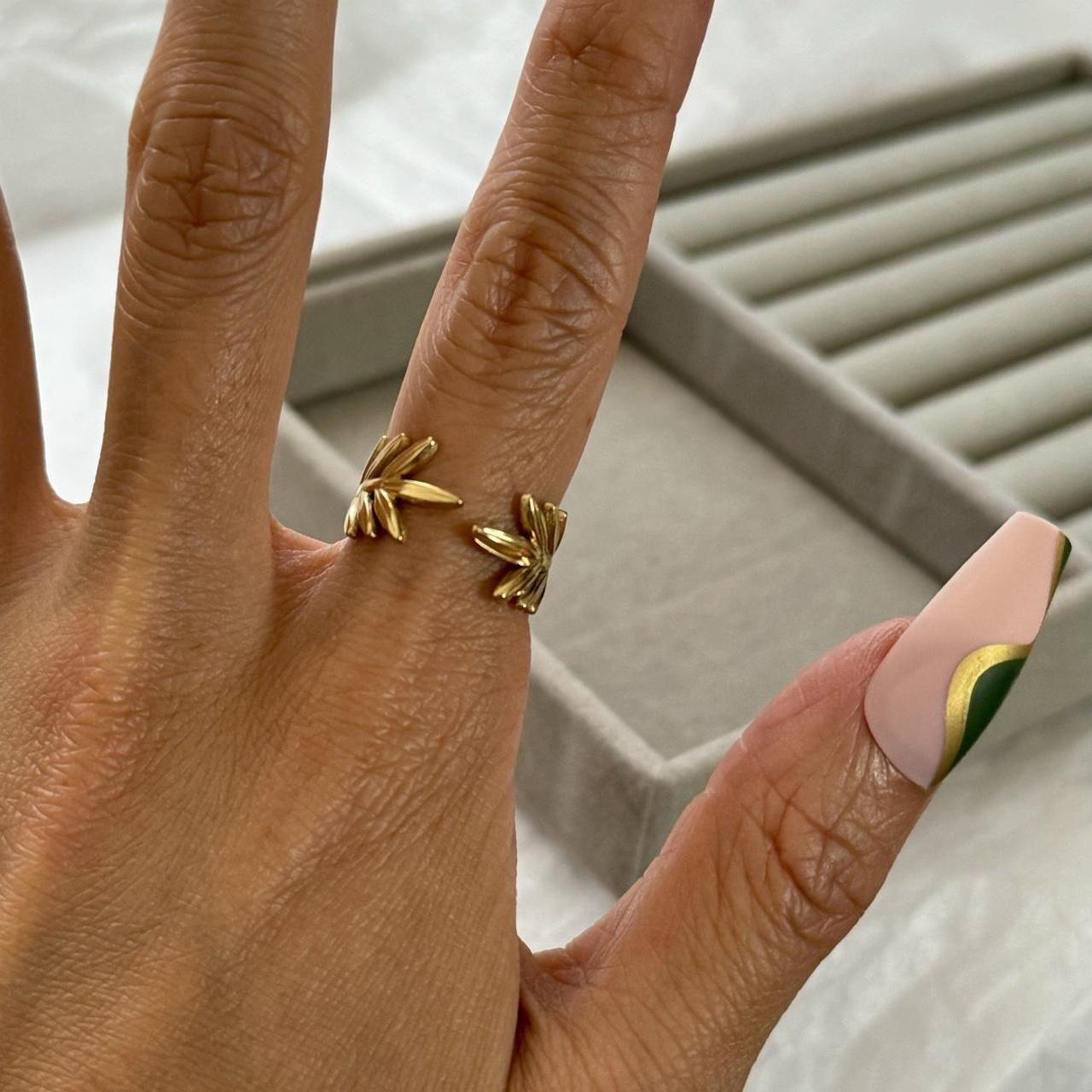 Chunky leaf open ring [Brand new / Never worn] Gold... - Depop