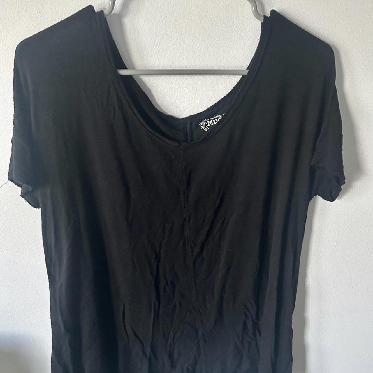 Mudd Slouch Black Tee Fits more like a Medium! A... - Depop