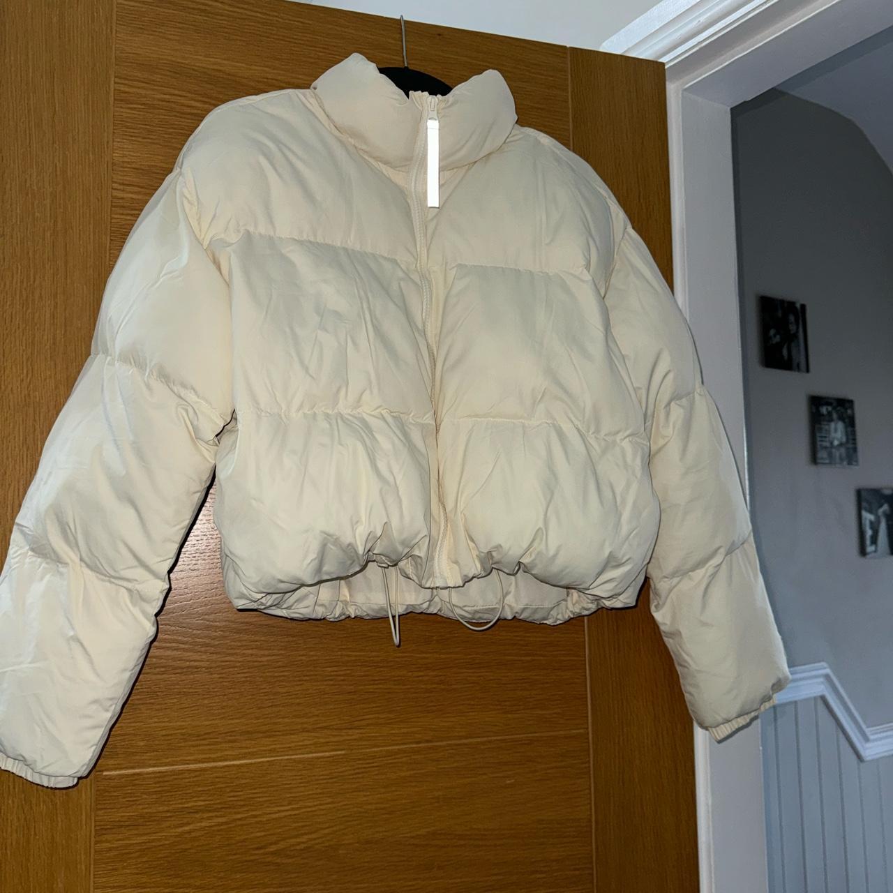 Fabletics cream crop puffer coat size small - Depop