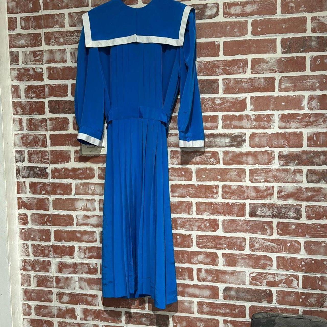 Frances Henaghan American Vintage Blue Pleated White... - Depop