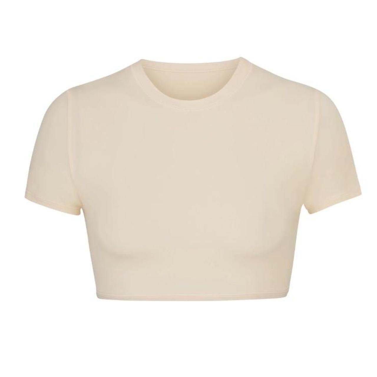SKIMS FITS EVERYBODY SUPER CROPPED T-SHIRT TOP SAND... - Depop