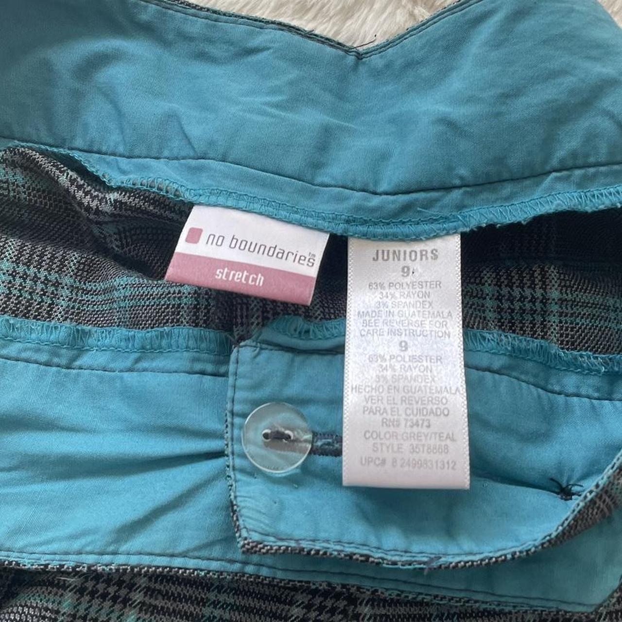 Early 2000s preppy no boundaries capris🌸 Waist... | Depop