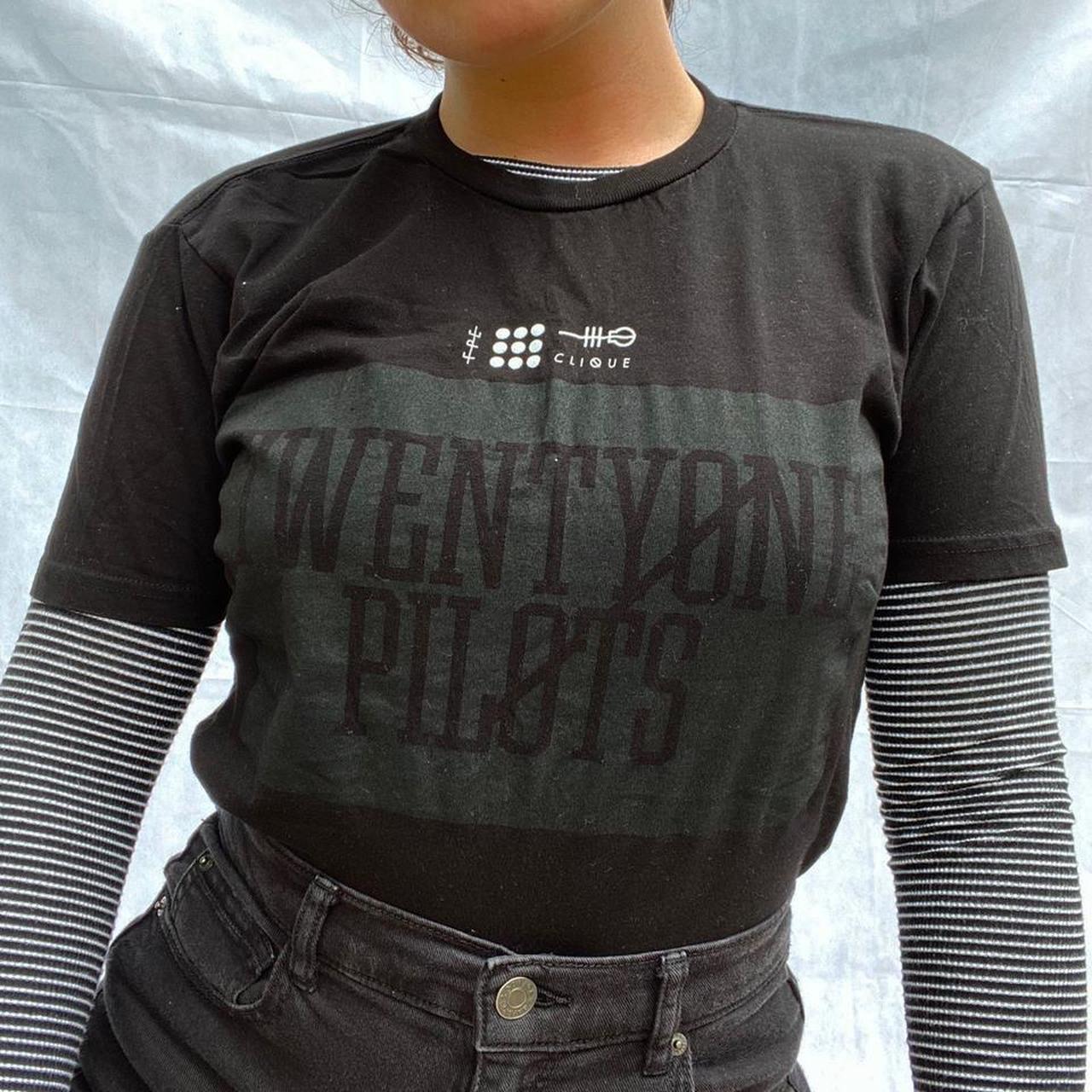 Twenty One Pilots Women's Black T-shirt | Depop