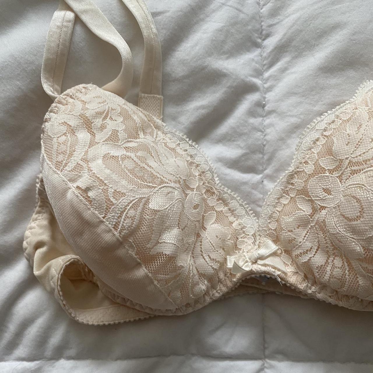 cutie vintage padded bra 34 B no flaws... - Depop