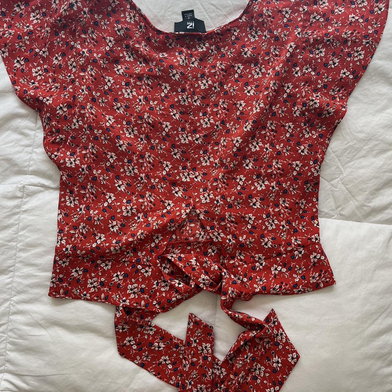 adorable vintage red flower top 🍒🍓🎀 tie back size... - Depop