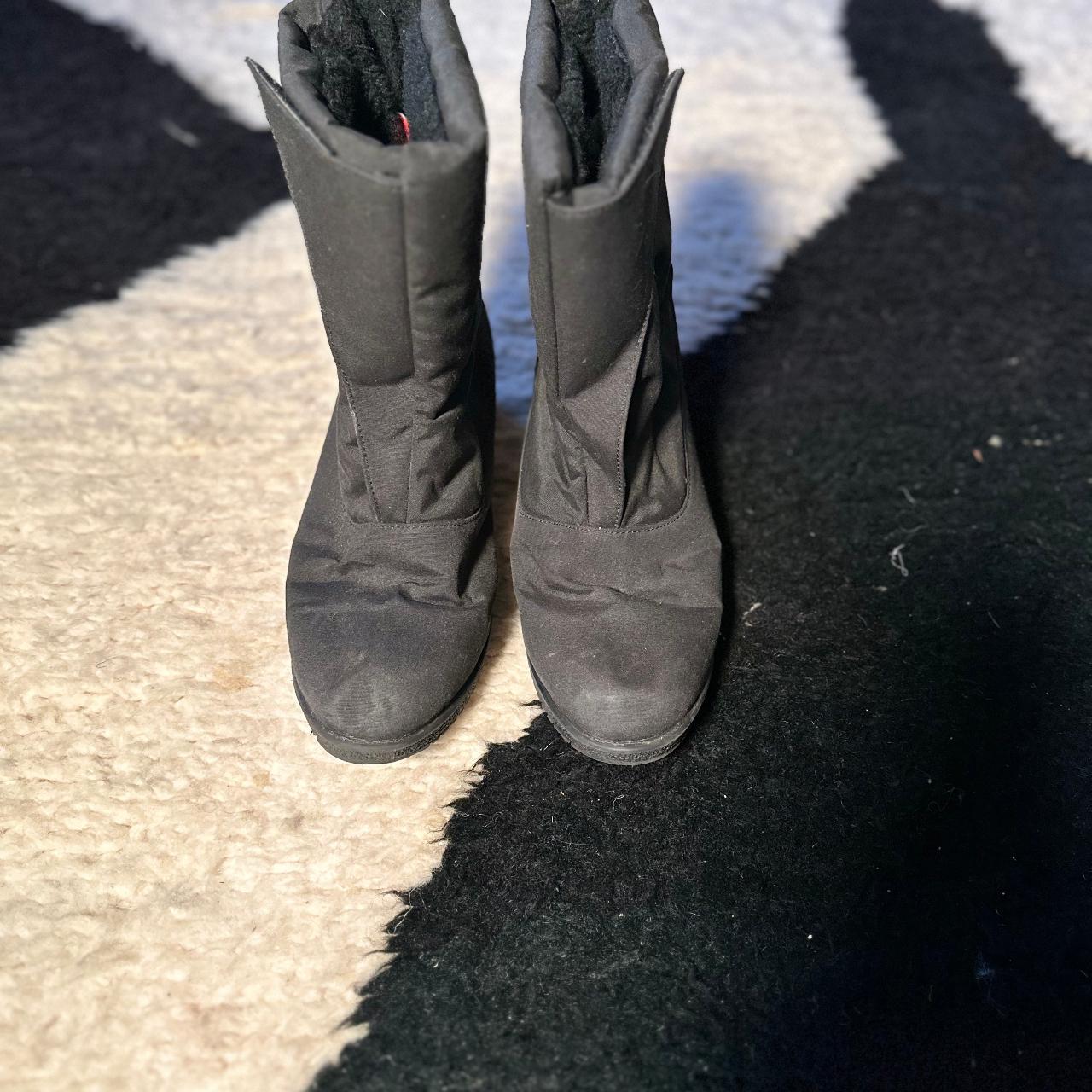 Fuzzy, warm, velcro closure! True to name, very... - Depop