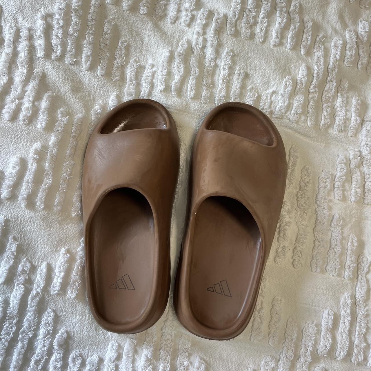 Adidas Yeezy slides 🛝 | size 38 - Depop