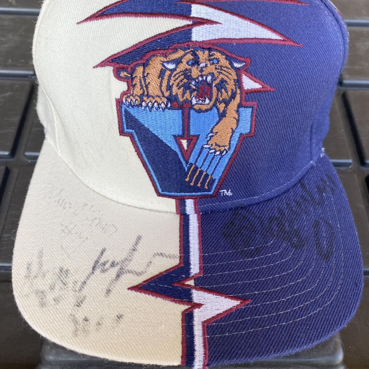 Vintage 90's Villanova Wildcats Starter Whiteside WS... - Depop