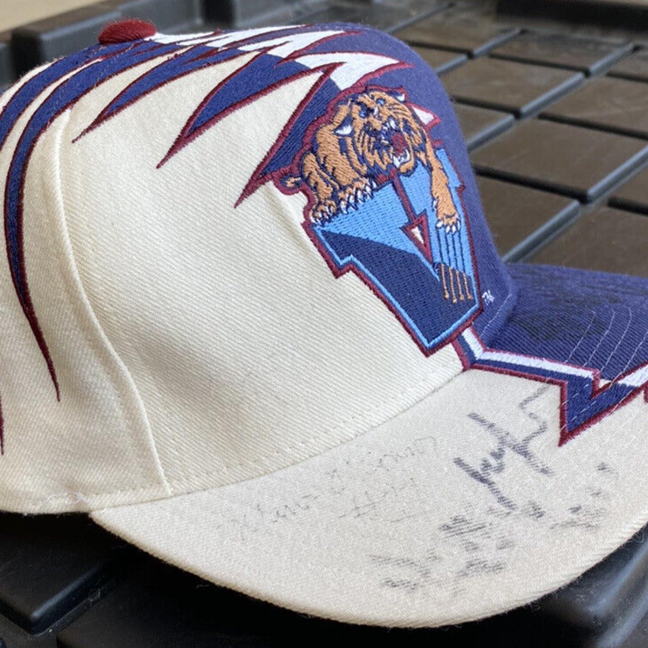 Vintage 90's Villanova Wildcats Starter Whiteside WS... - Depop