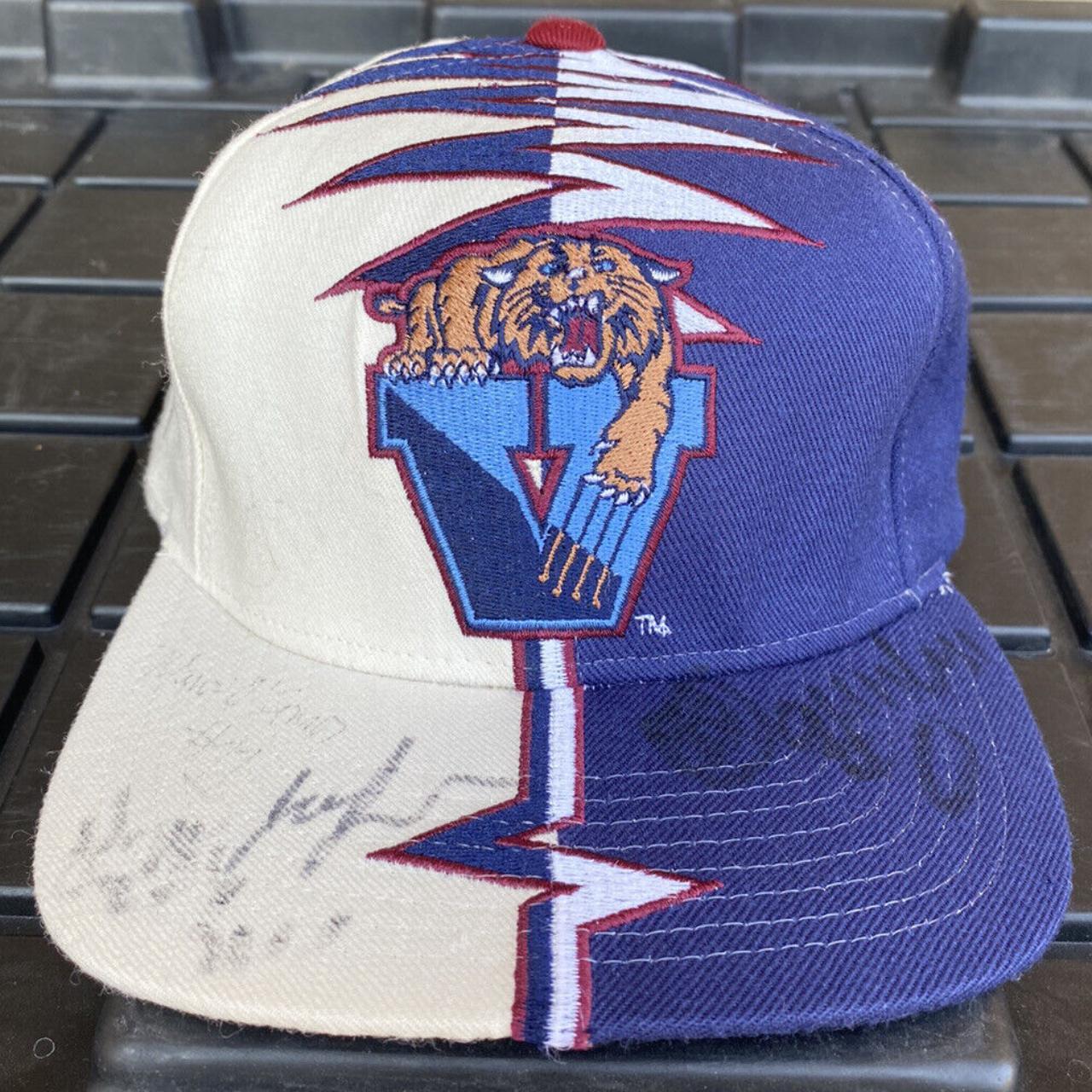 Vintage 90's Villanova Wildcats Starter Whiteside WS... - Depop