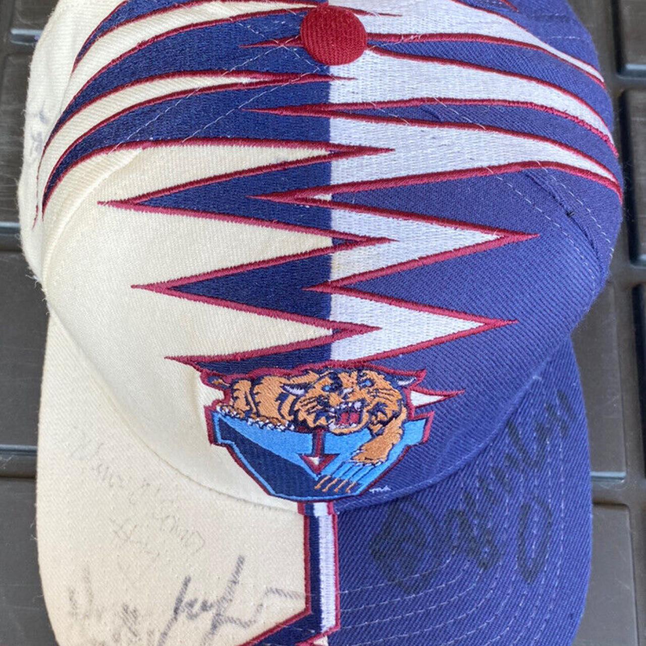 Vintage 90's Villanova Wildcats Starter Whiteside WS... - Depop