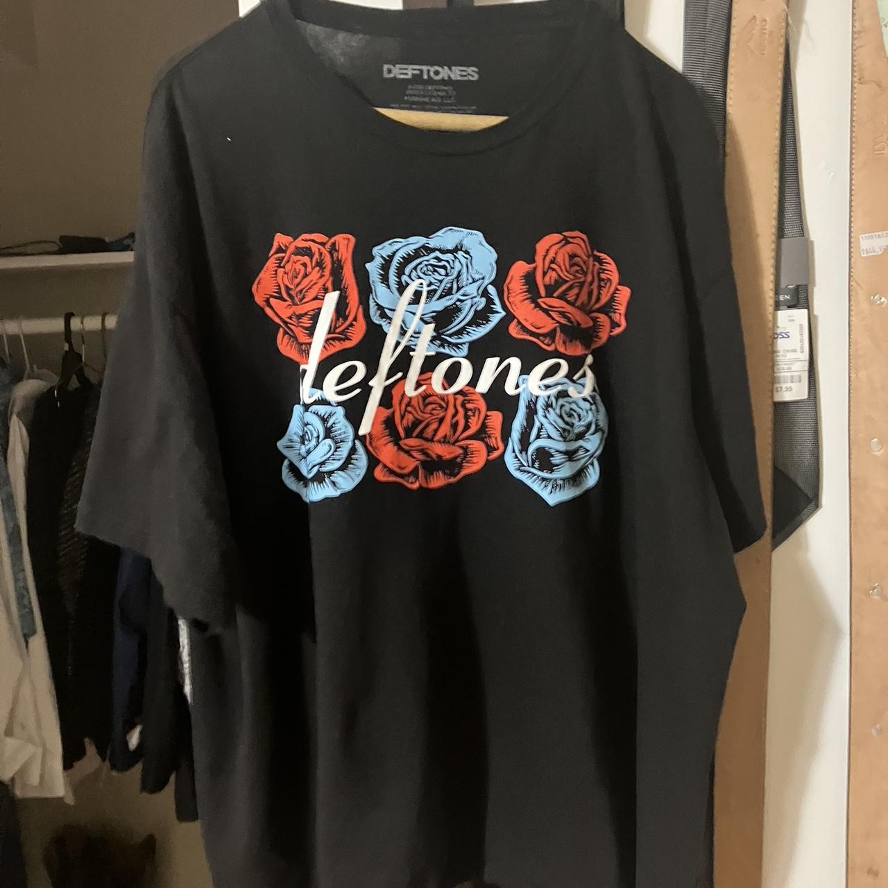 Deftones Red & Blue Roses Boyfriend Fit Girls Size... - Depop