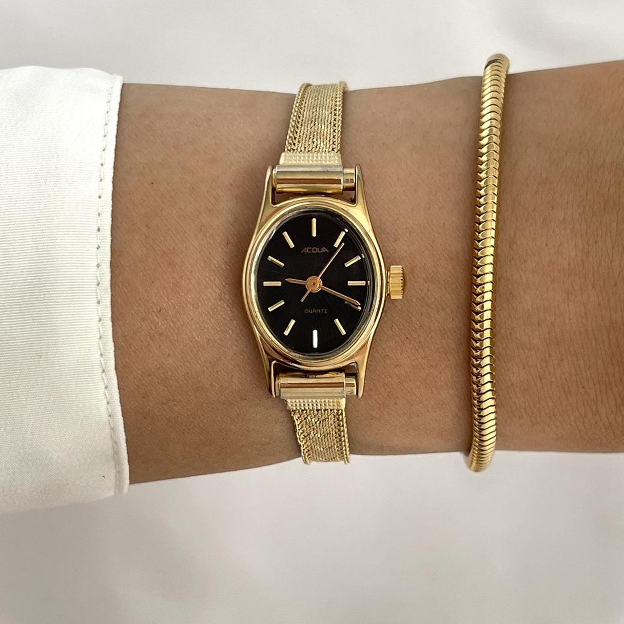 Gold heart watch -Dainty old money vintage gold... - Depop