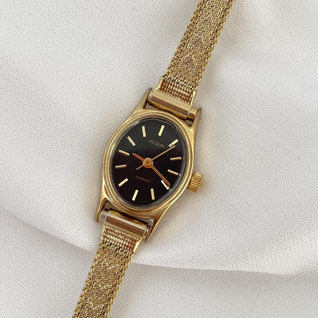 Gold heart watch -Dainty old money vintage gold... - Depop
