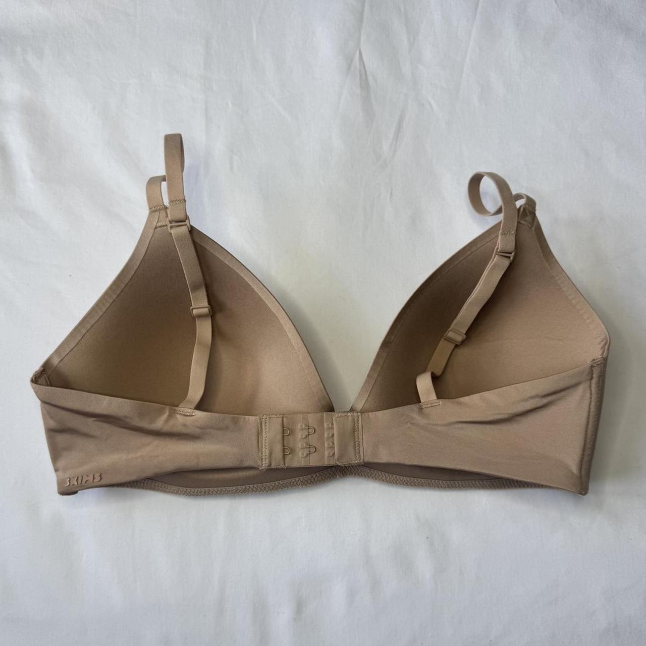 Skims Wireless Form Plunge Bra Size - 32B Color -... | Depop