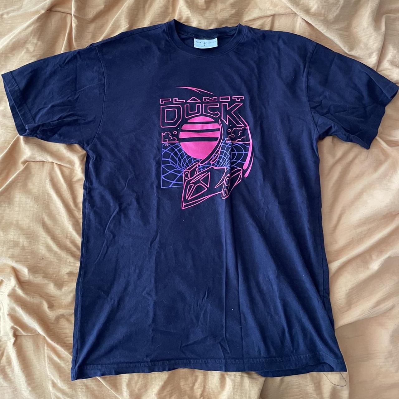 Quackity planet duck neon t-shirt size... - Depop