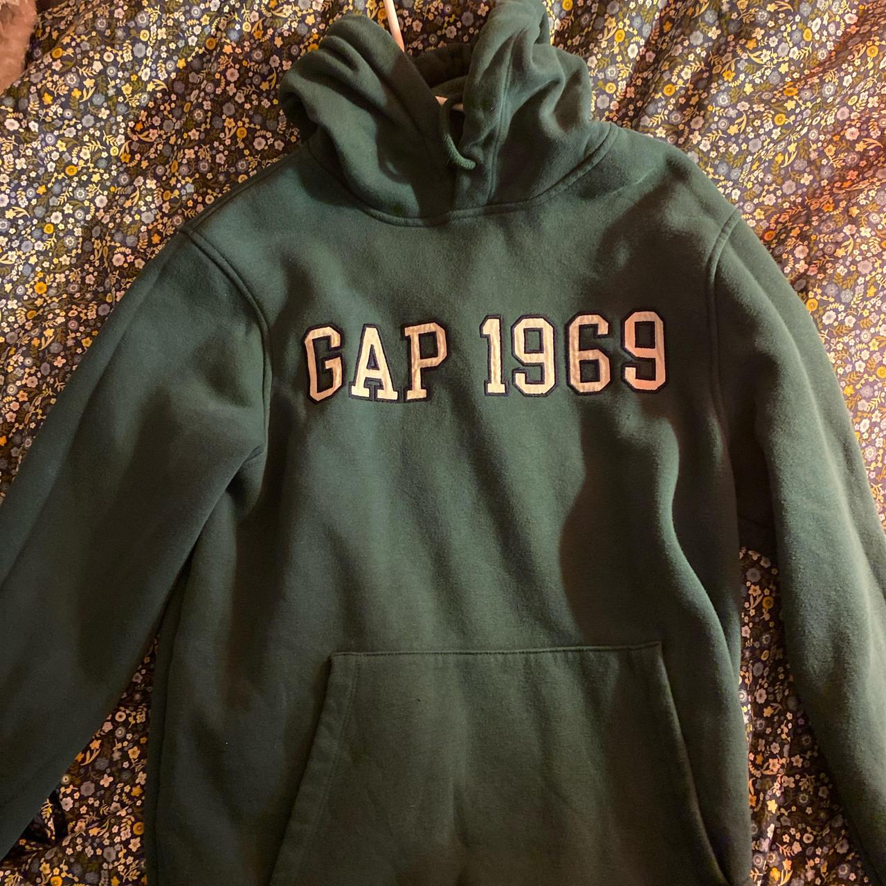 Green GAP woman’s xs hoodie - Depop