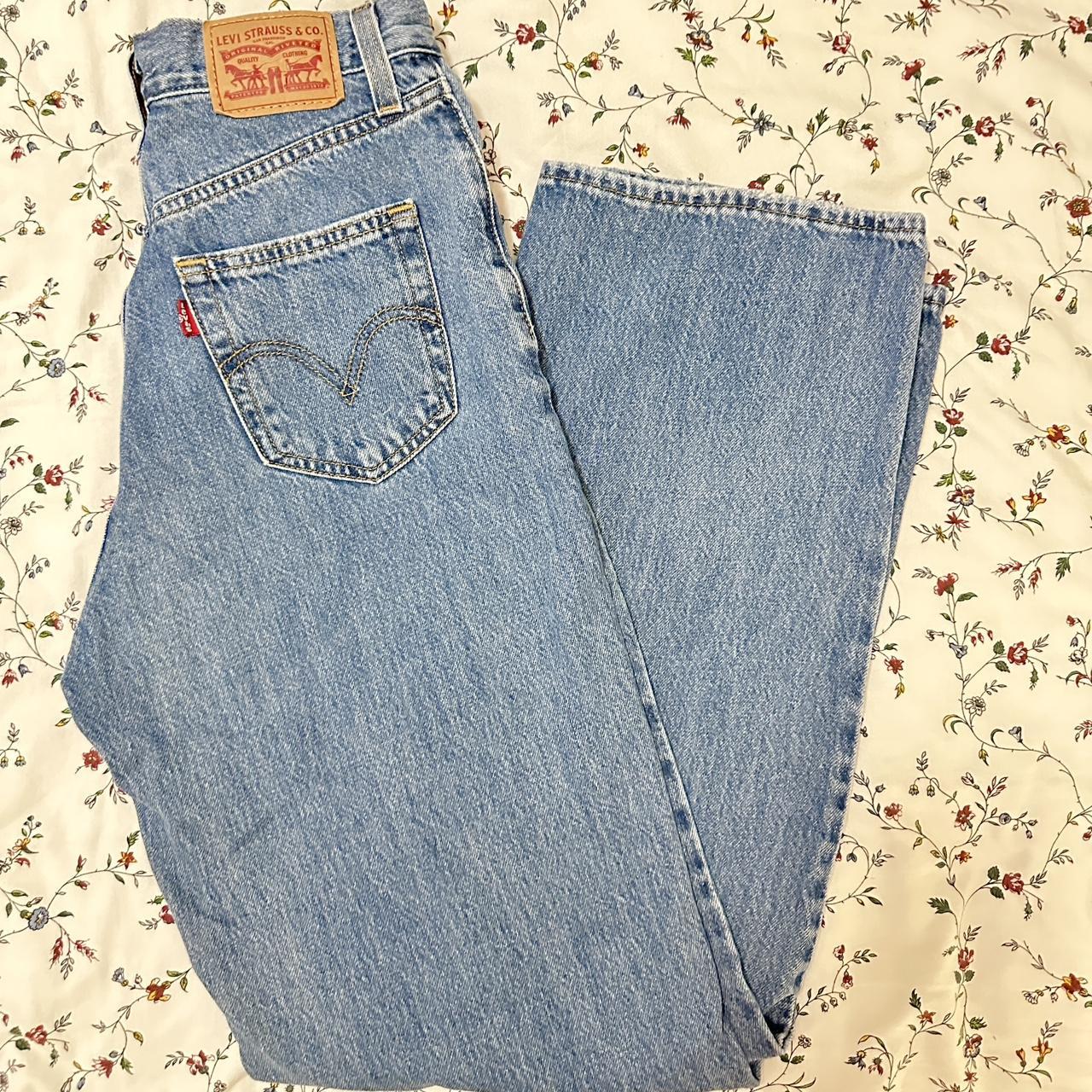 Levi’s High waisted straight leg jeans W25 L31 - Depop
