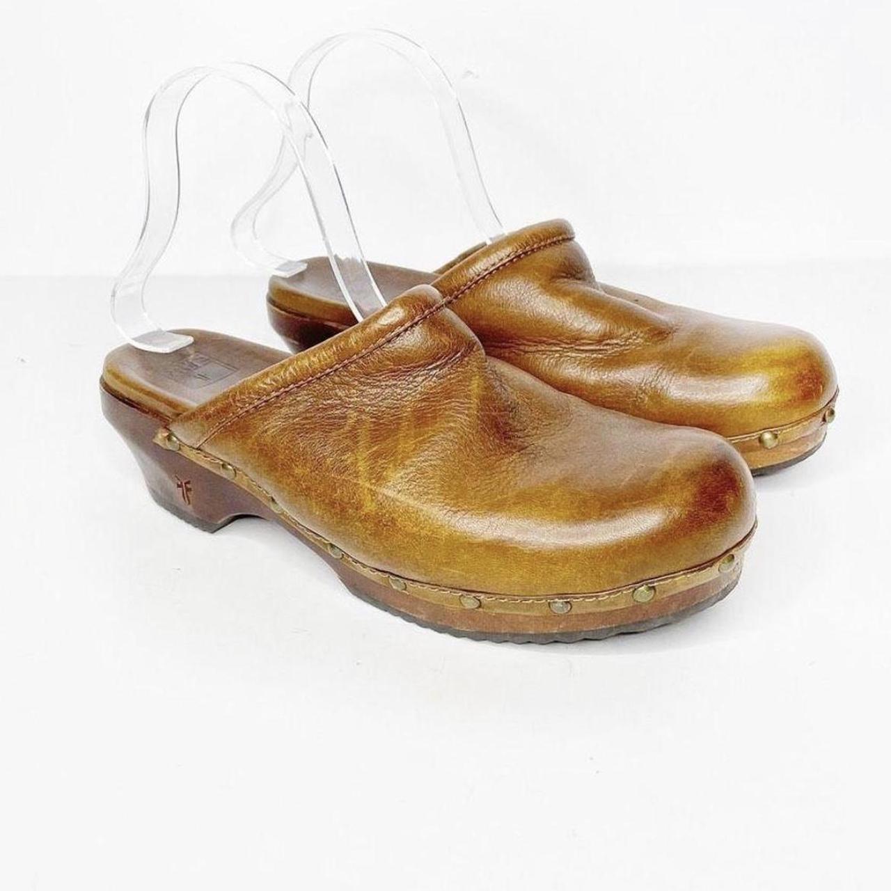 Frye Women's Tan and Brown Clogs | Depop