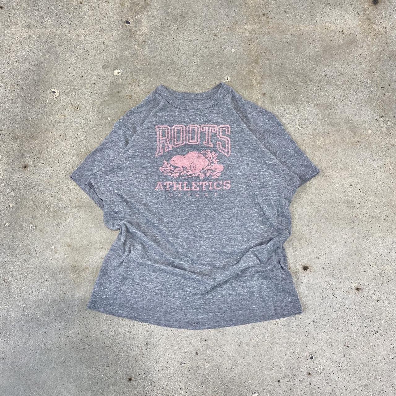 Roots Women's T-shirt | Depop