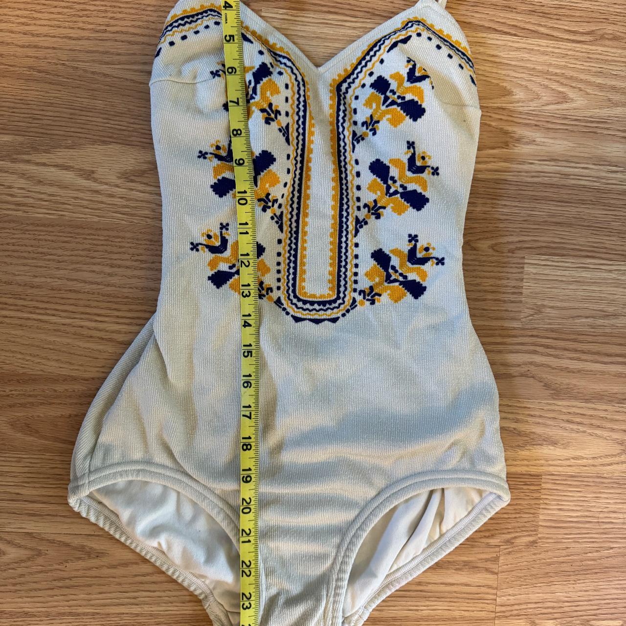 Beautiful and near mint-condition vintage 1940s... - Depop