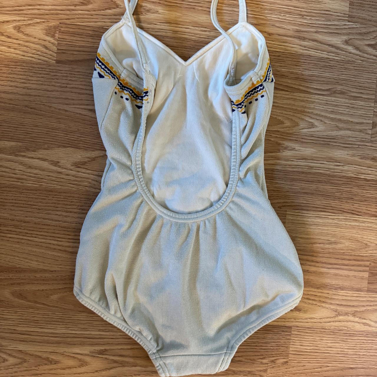 Beautiful and near mint-condition vintage 1940s... - Depop