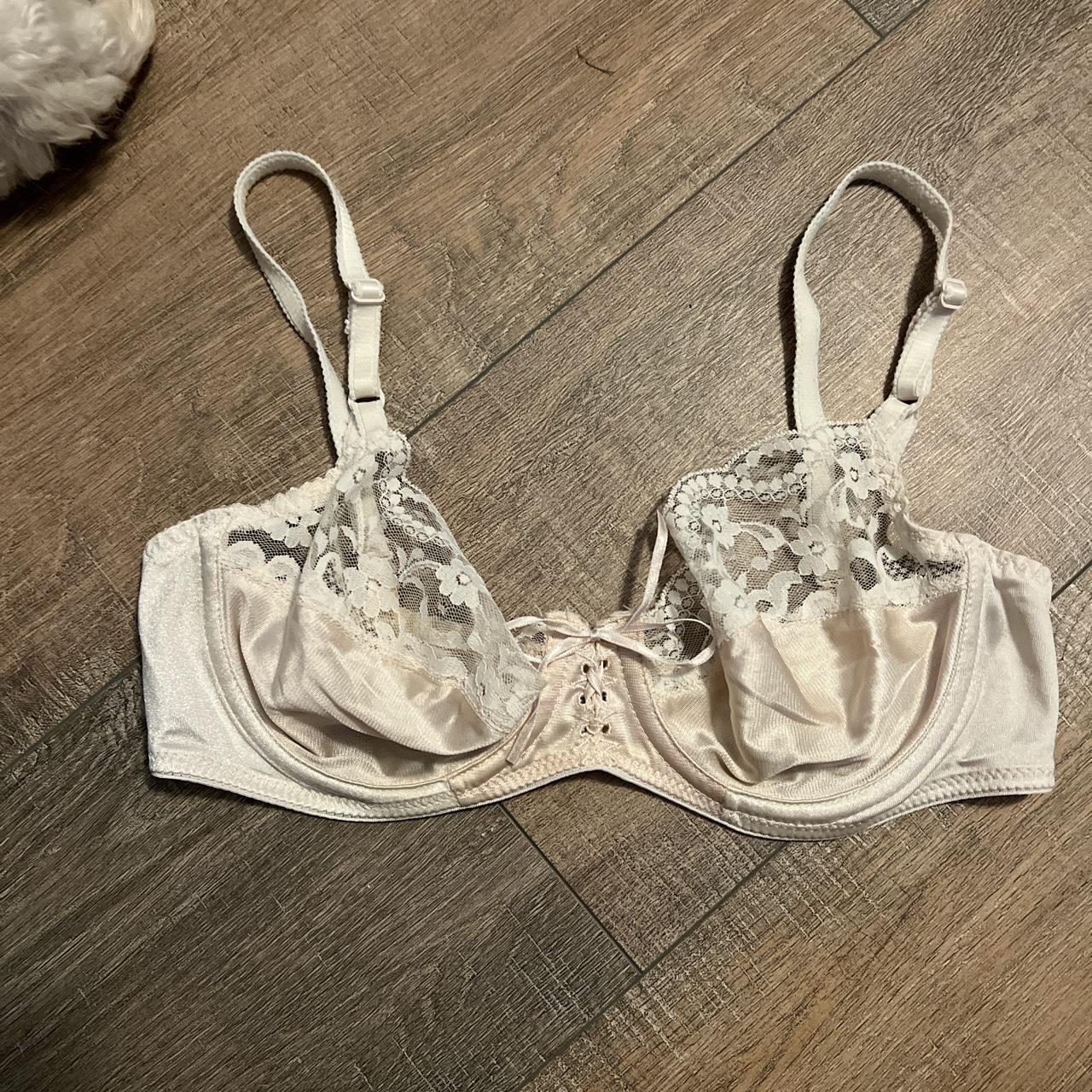 Vintage Maidenform Bra. Size 34c! Great shape! - Depop