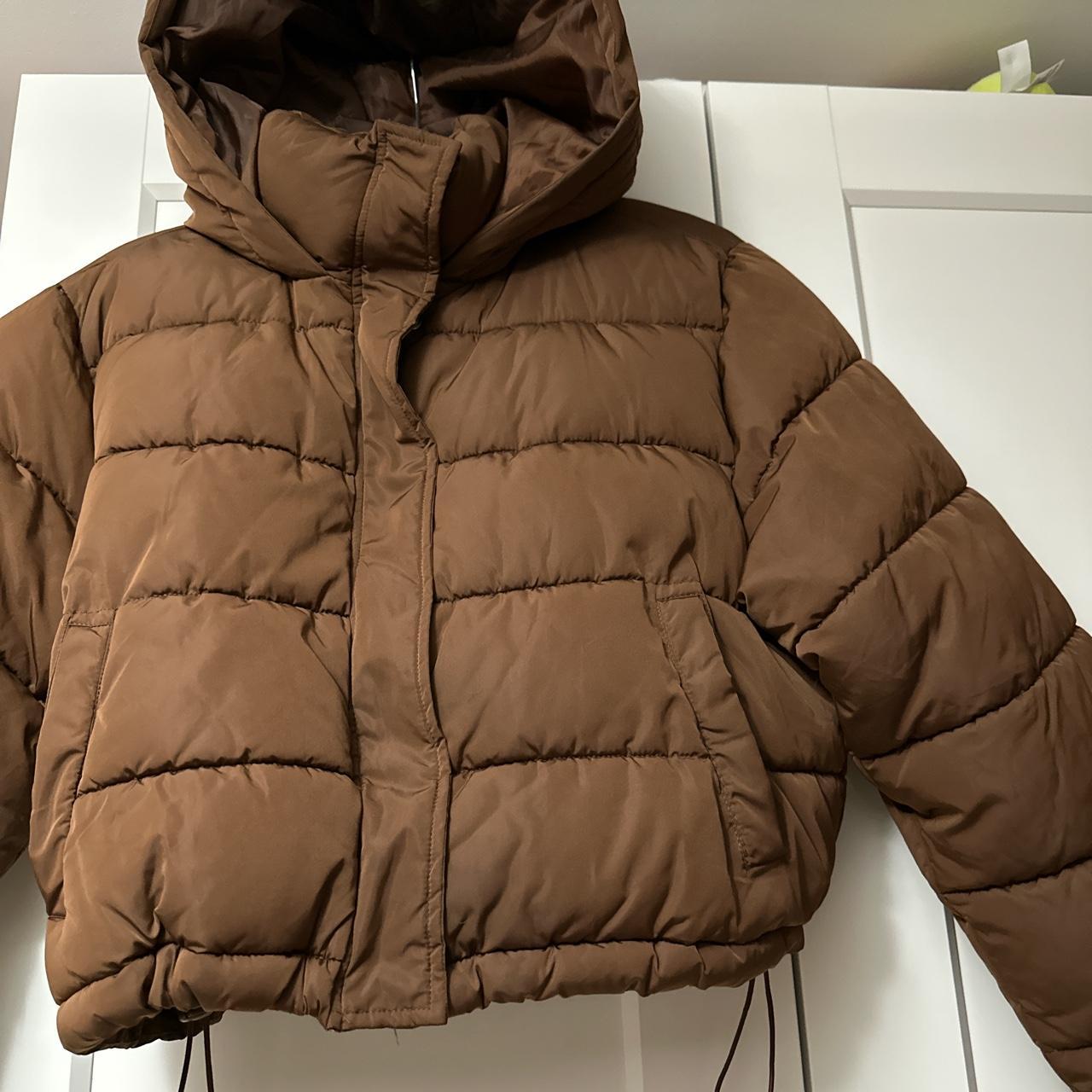 Cropped chocolate brown puffer jacket Size medium... - Depop