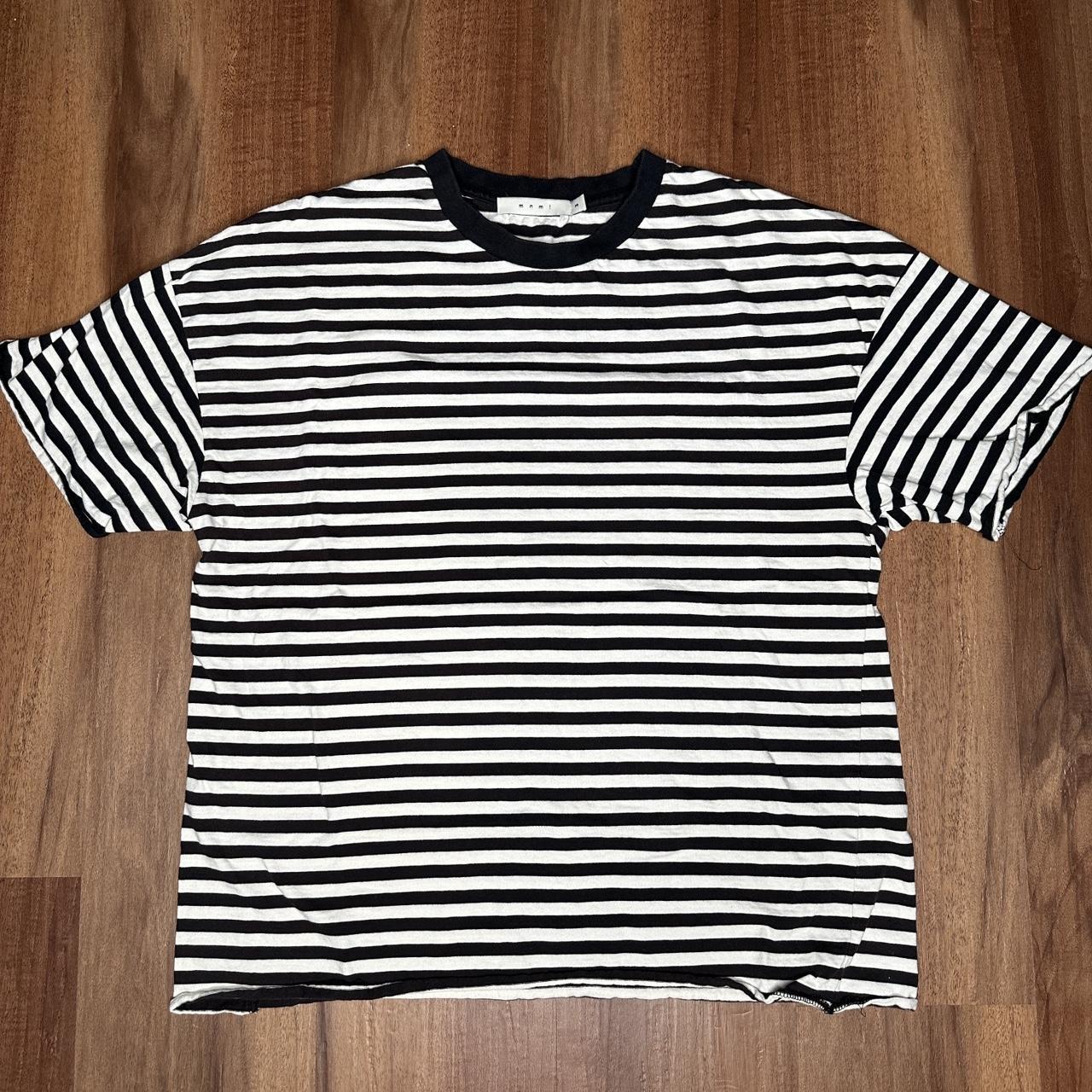 𝗠𝗡𝗠𝗟 “𝗦𝘁𝗿𝗶𝗽𝗲𝗱 𝗗𝗿𝗼𝗽” 𝗧𝗲𝗲 𝗦𝗶𝘇𝗲: 𝗠 𝗙𝗶𝘁: 𝗦𝗹𝗶𝗴𝗵𝘁𝗹𝘆... - Depop