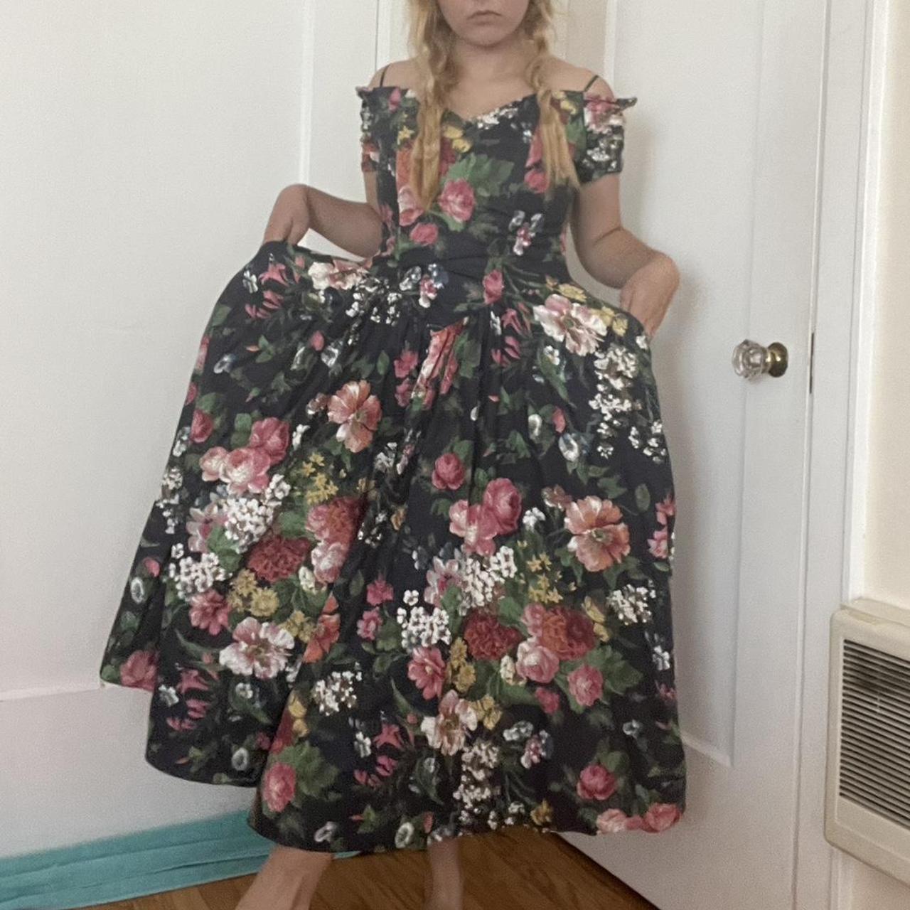 GORGEOUS Vintage 80s/90s Karin Stevens Cotton Floral... - Depop