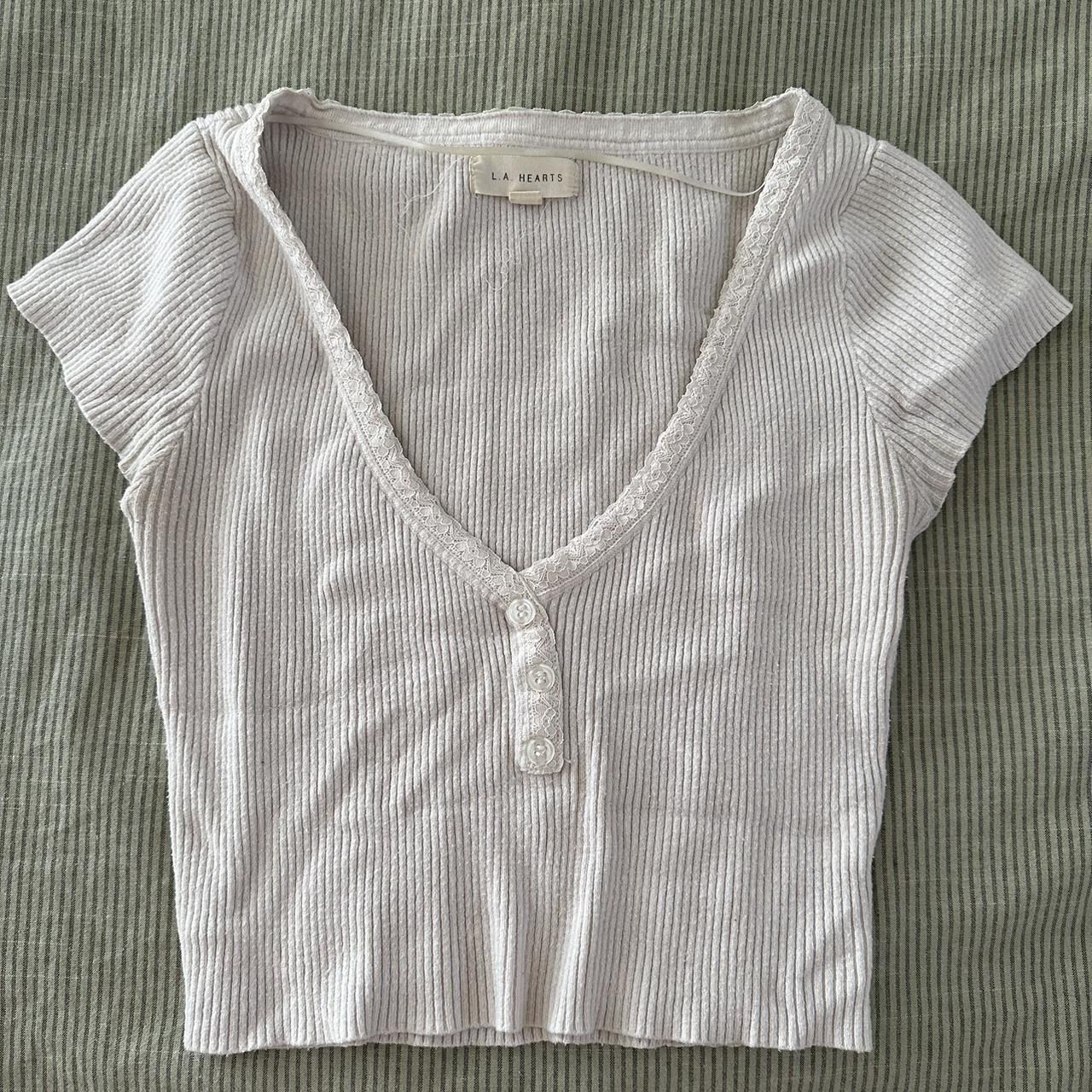 White Pacsun Top ☁️ Size: Small Really cute flower... - Depop