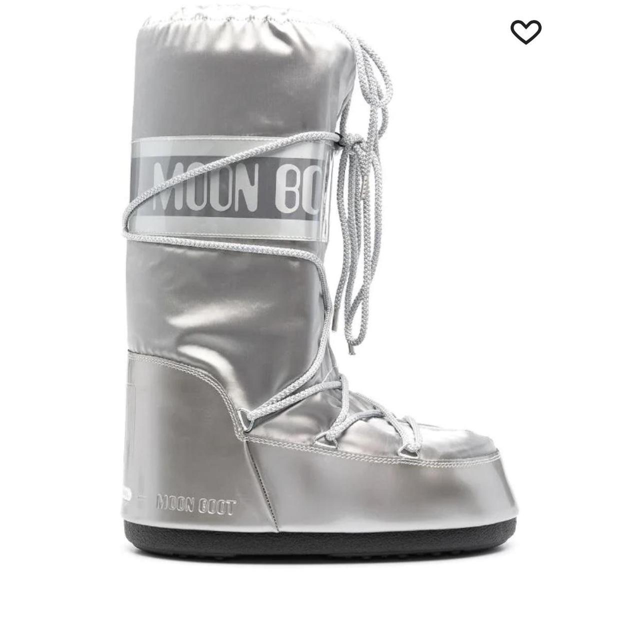 Silver moon boots worn twice message before buying &... - Depop