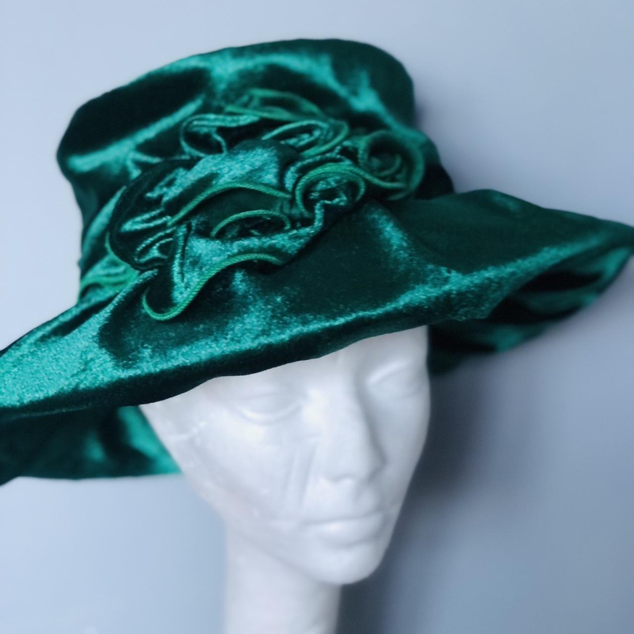 New vintage look ladies green velvet hat Winter... - Depop
