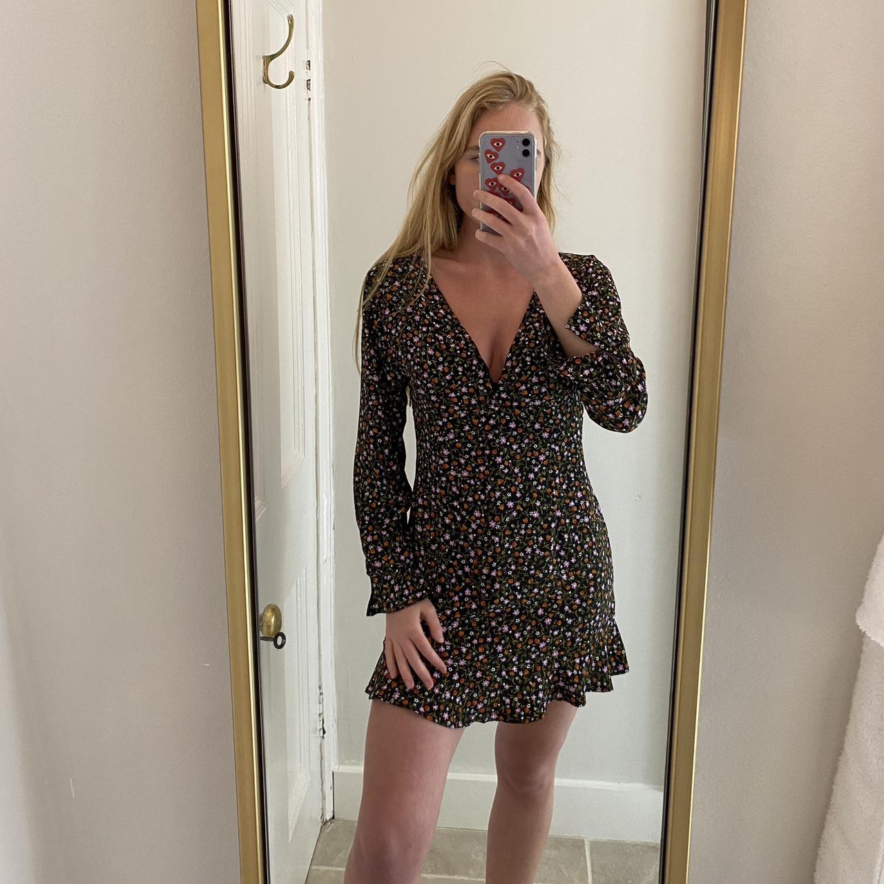 Zara floral mini dress with low v neckline Worn a... - Depop