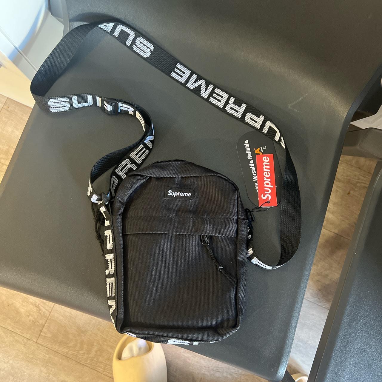 Supreme Crossbody Bag Unworn/Unused w tags - Depop