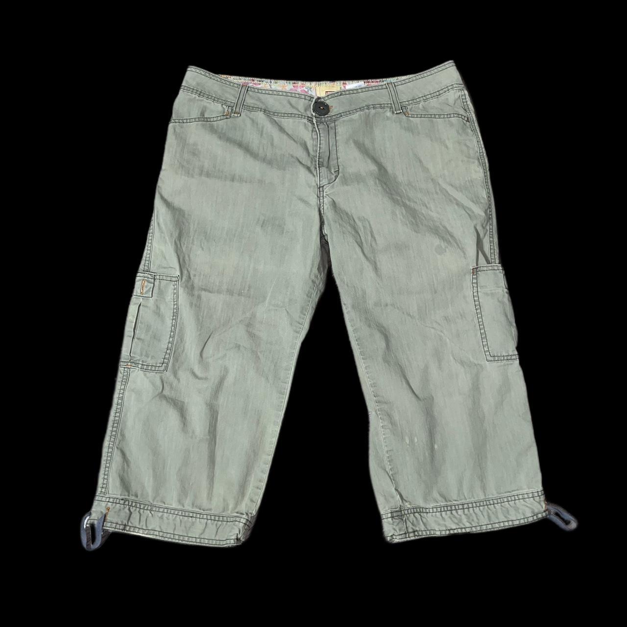 ★green cargo capri pants by levis★ olive green... - Depop