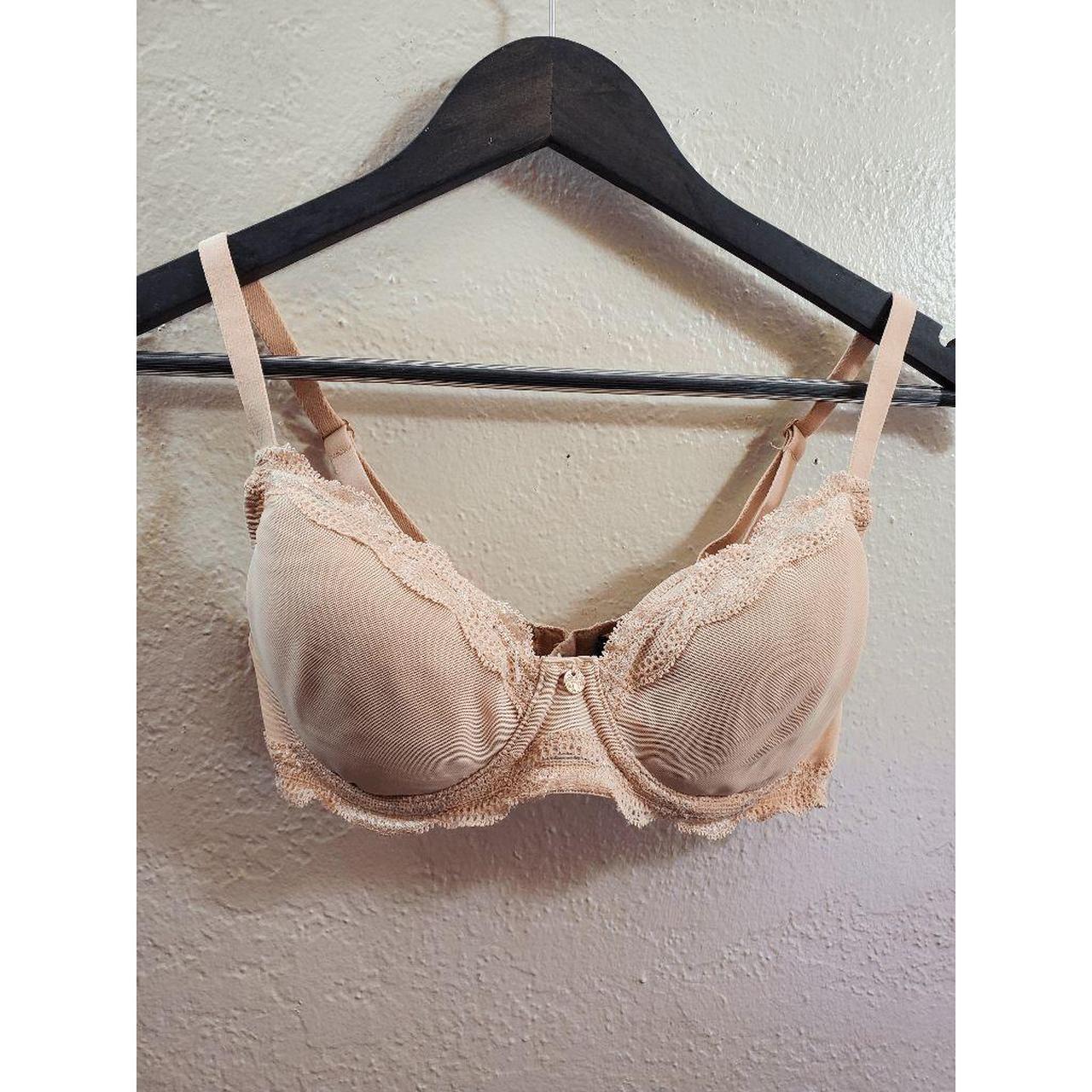 Natori Bra size 30DD in very good pre owned... - Depop
