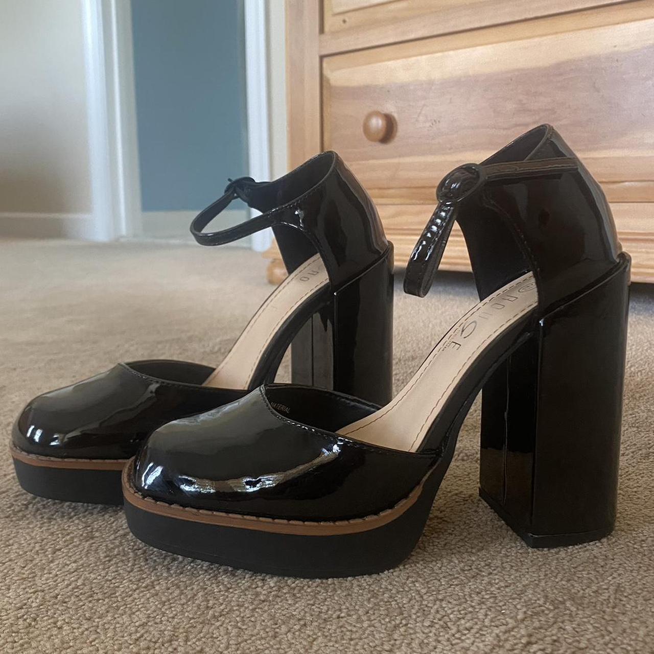Closed Round Toe Block Heel/Chunky Heel Size... - Depop