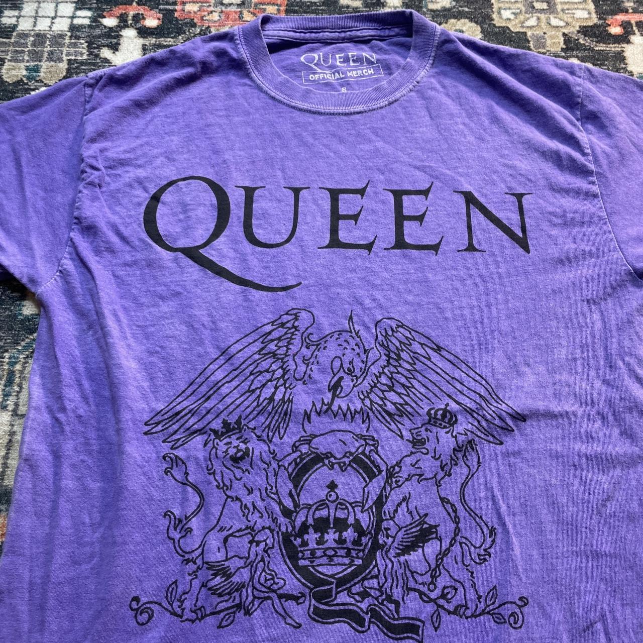 2021 official Queen band tee tagged Small but fits... - Depop