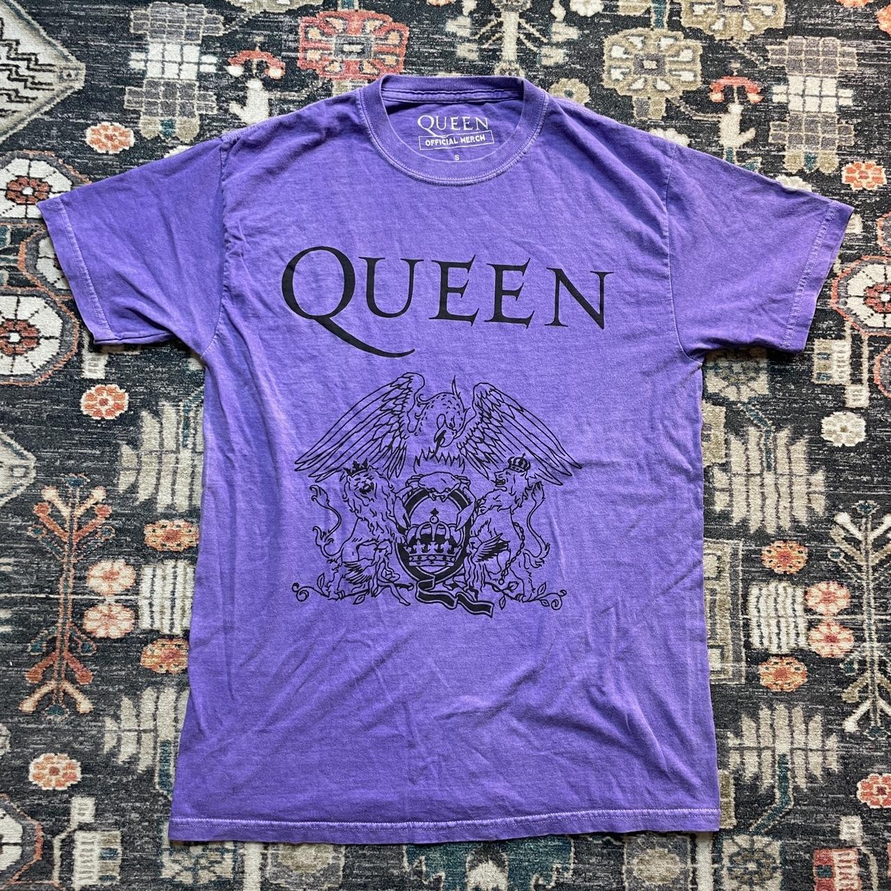 2021 official Queen band tee tagged Small but fits... - Depop