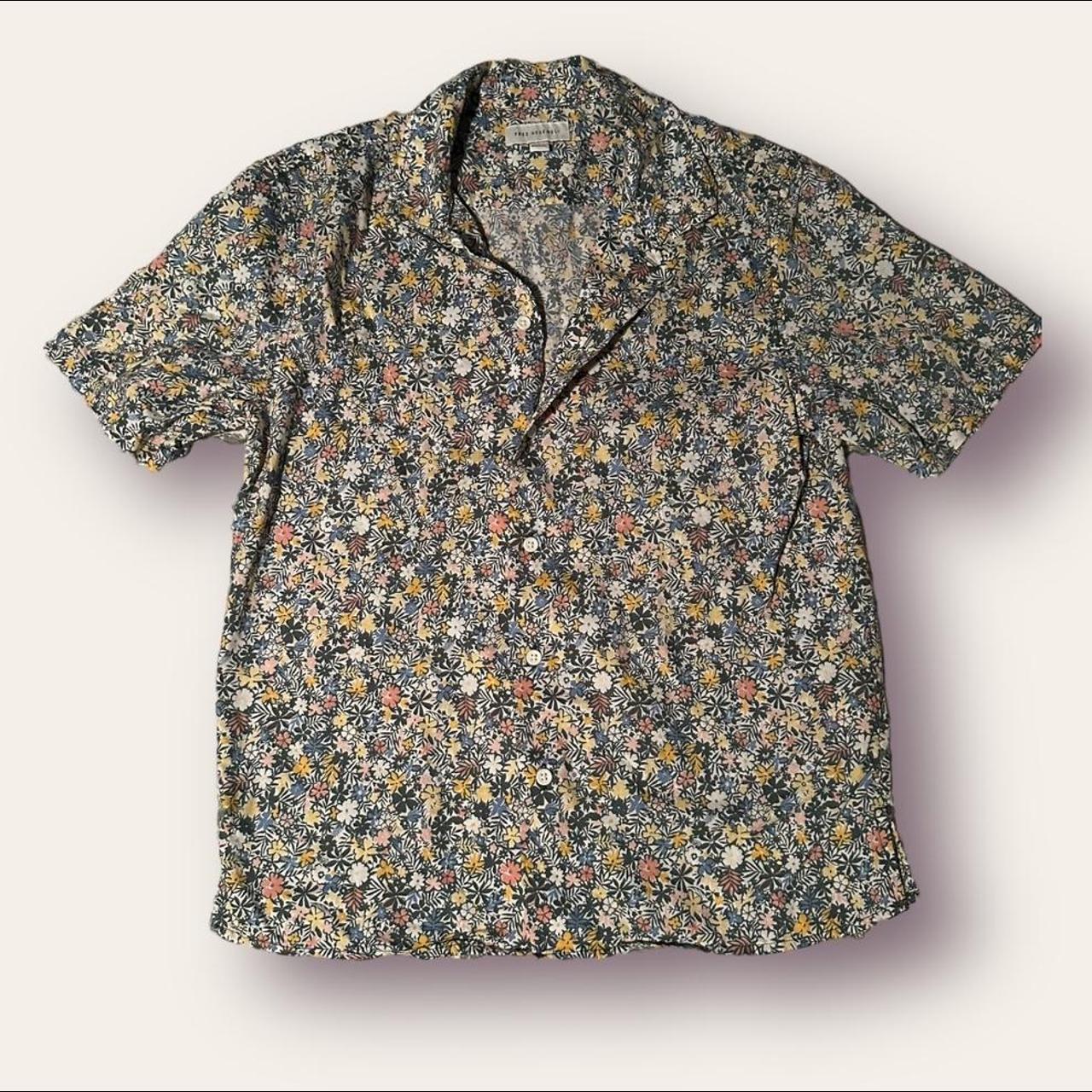 Fun & floral button up shirt Only worn once PM for... - Depop