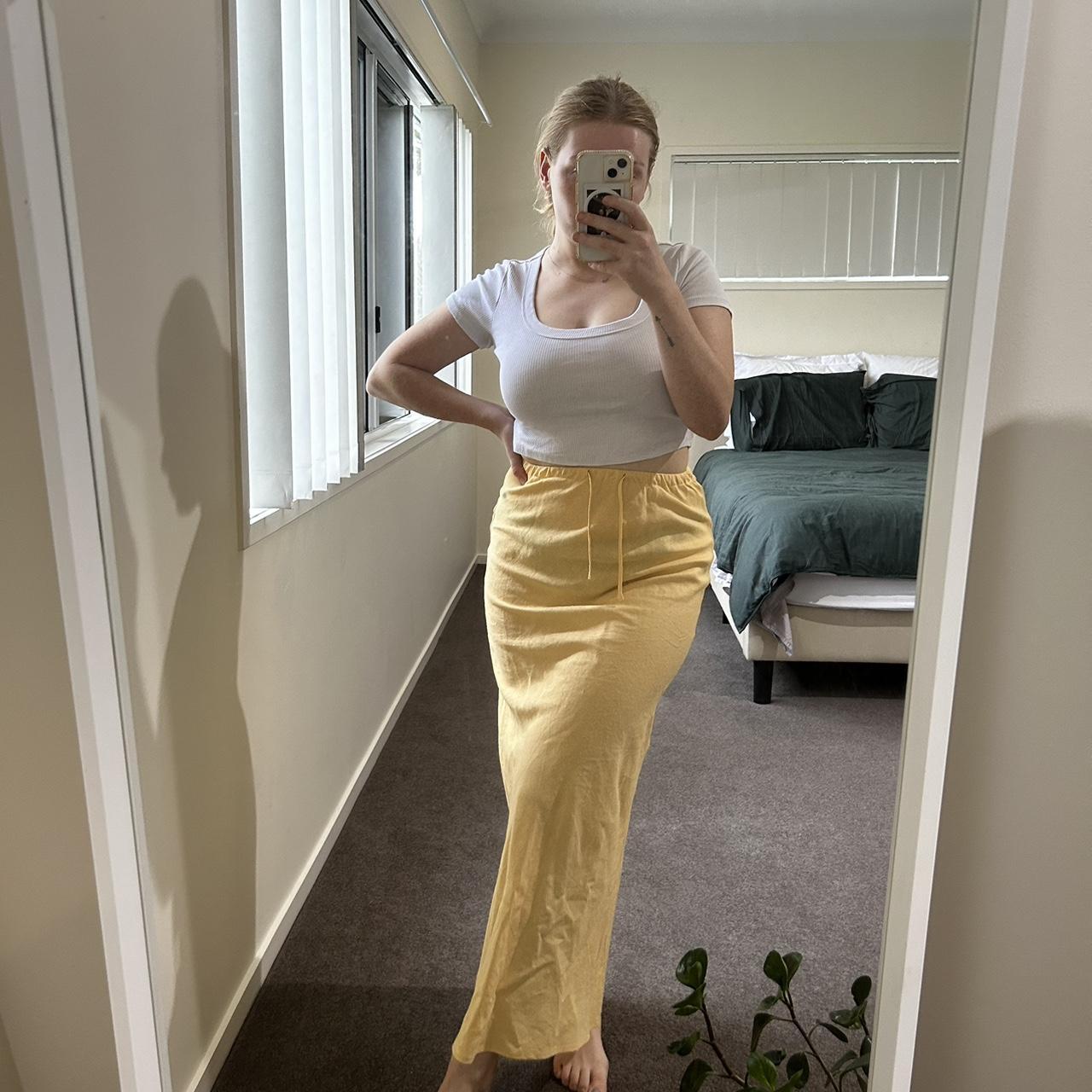 Glassons yellow maxi skirt Size 8 - Depop