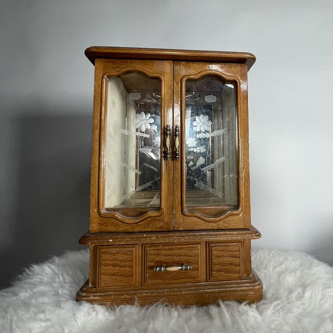 Vintage jewlery box - Depop