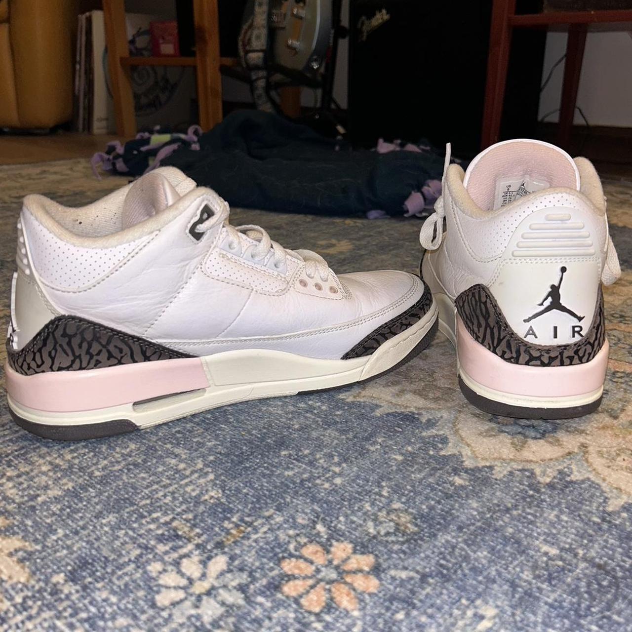 Air Jordan 3 Retro Neapolitan W Size 9. some creases... - Depop