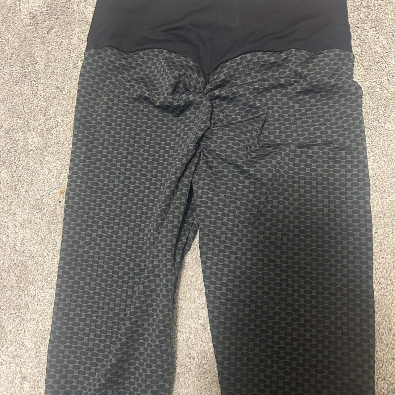 Grey & black high-waisted leggings with a subtle... | Depop
