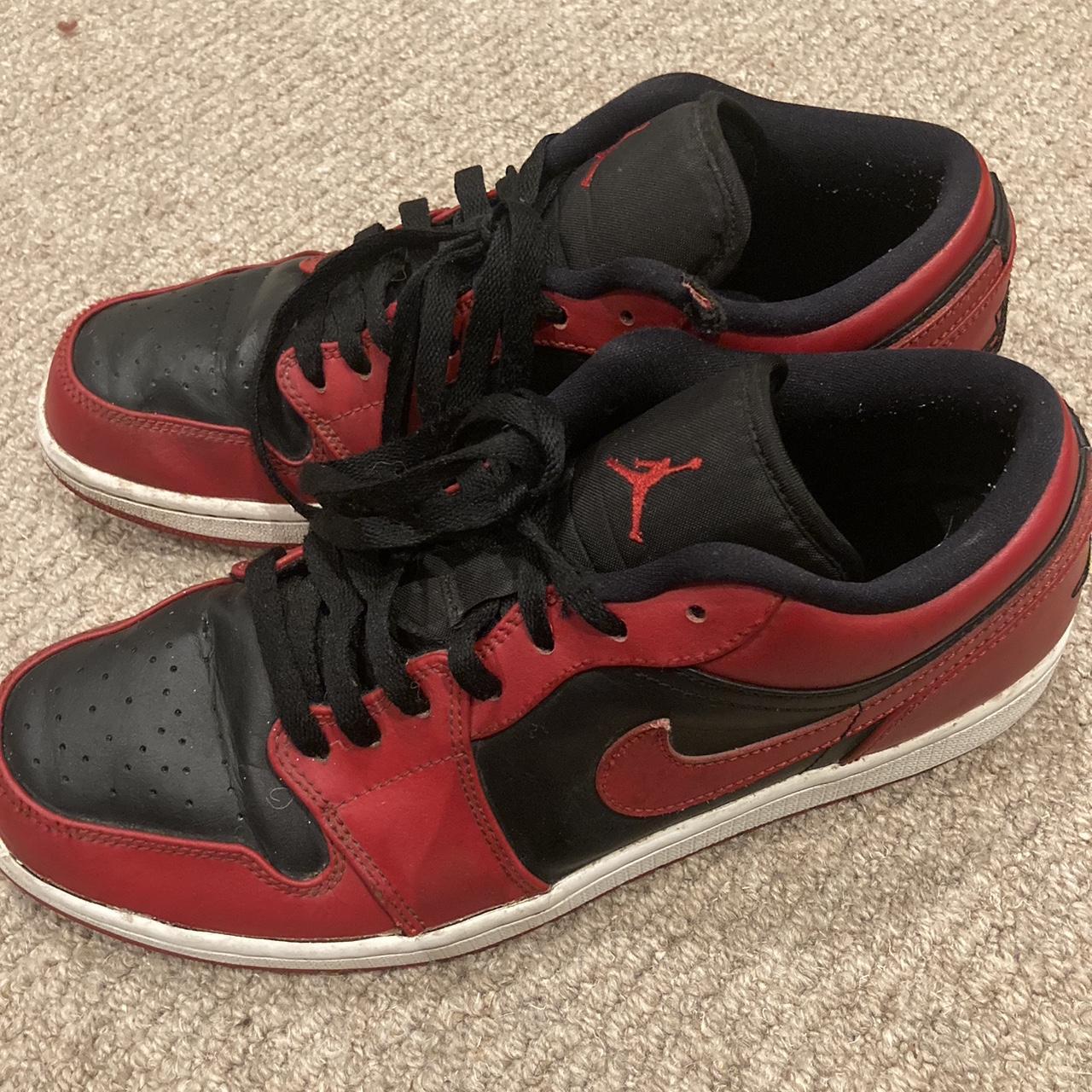 Nike Men's Black and Red Trainers | Depop